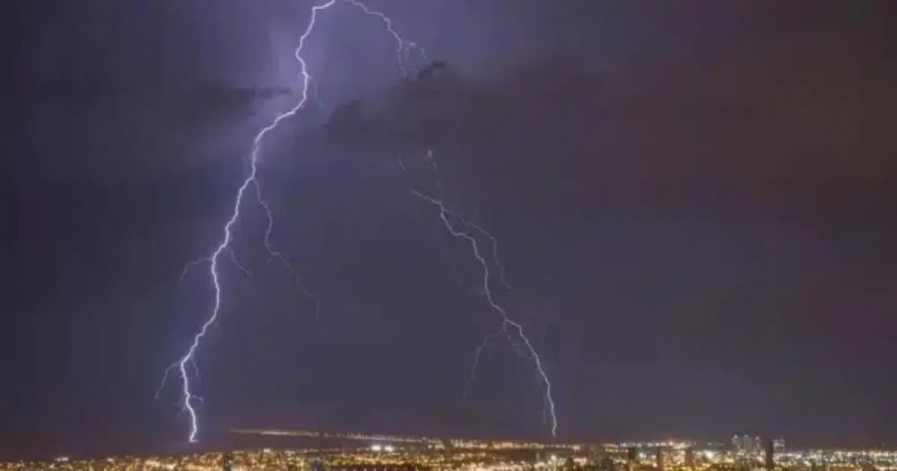 Saiba como se proteger de raios em dias de chuva